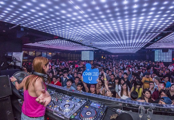 妞power：不做花瓶做鐵人 DJ Cookie的亞洲首席之路 | 妞專訪、DJ Cookie、DJ、電音、浩室 | 美人計 | 妞新聞 ...